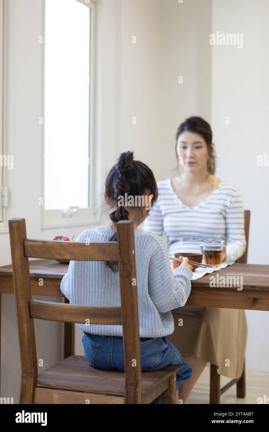 Japanese mother girl eating food hi-res stock photography and images ...