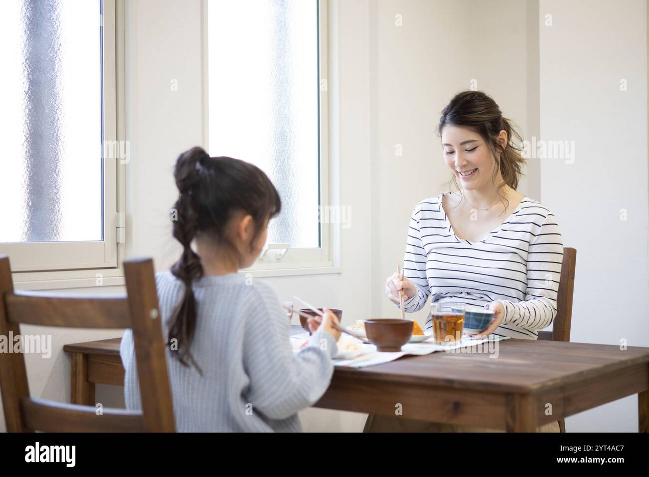 Mother and daughter eating breakfast Stock Photo - Alamy