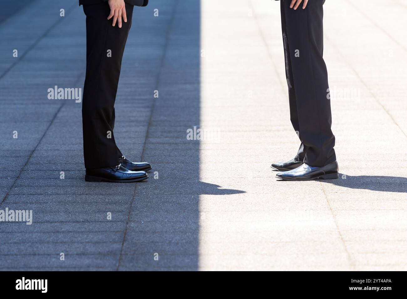 Feet facing each other hi-res stock photography and images - Alamy