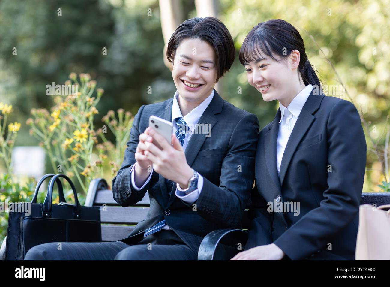 Businessman businesswoman sit on bench hi-res stock photography and ...