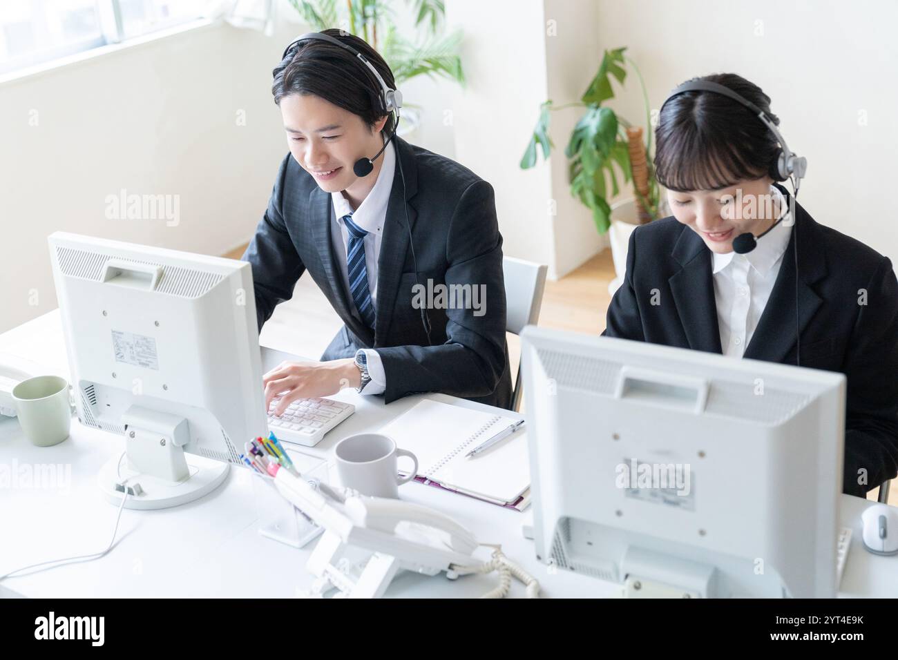Women working in call center hi-res stock photography and images - Alamy