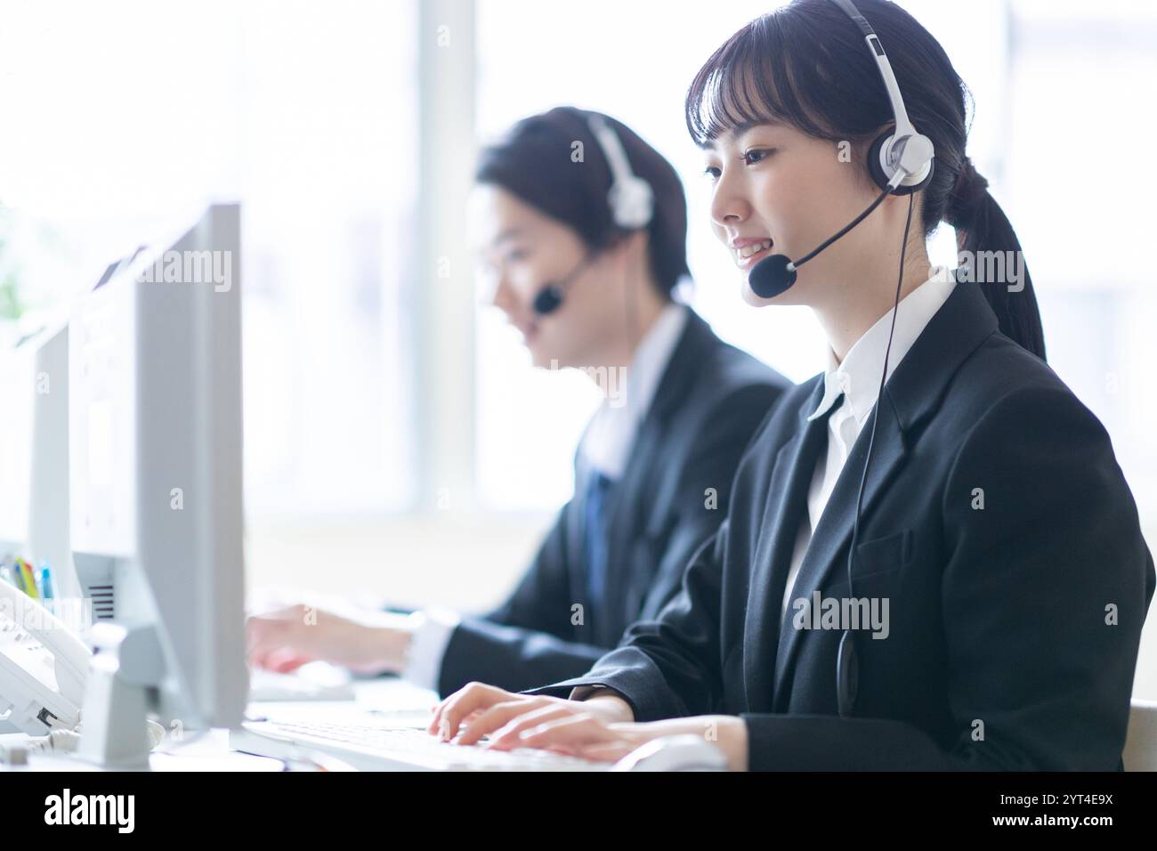 Women working in call center hi-res stock photography and images - Alamy