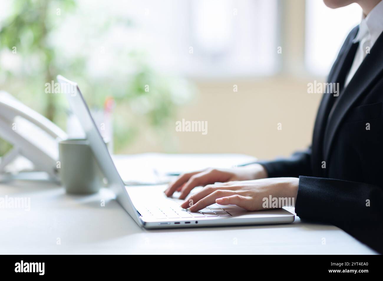 Typing with one hand hi-res stock photography and images - Alamy