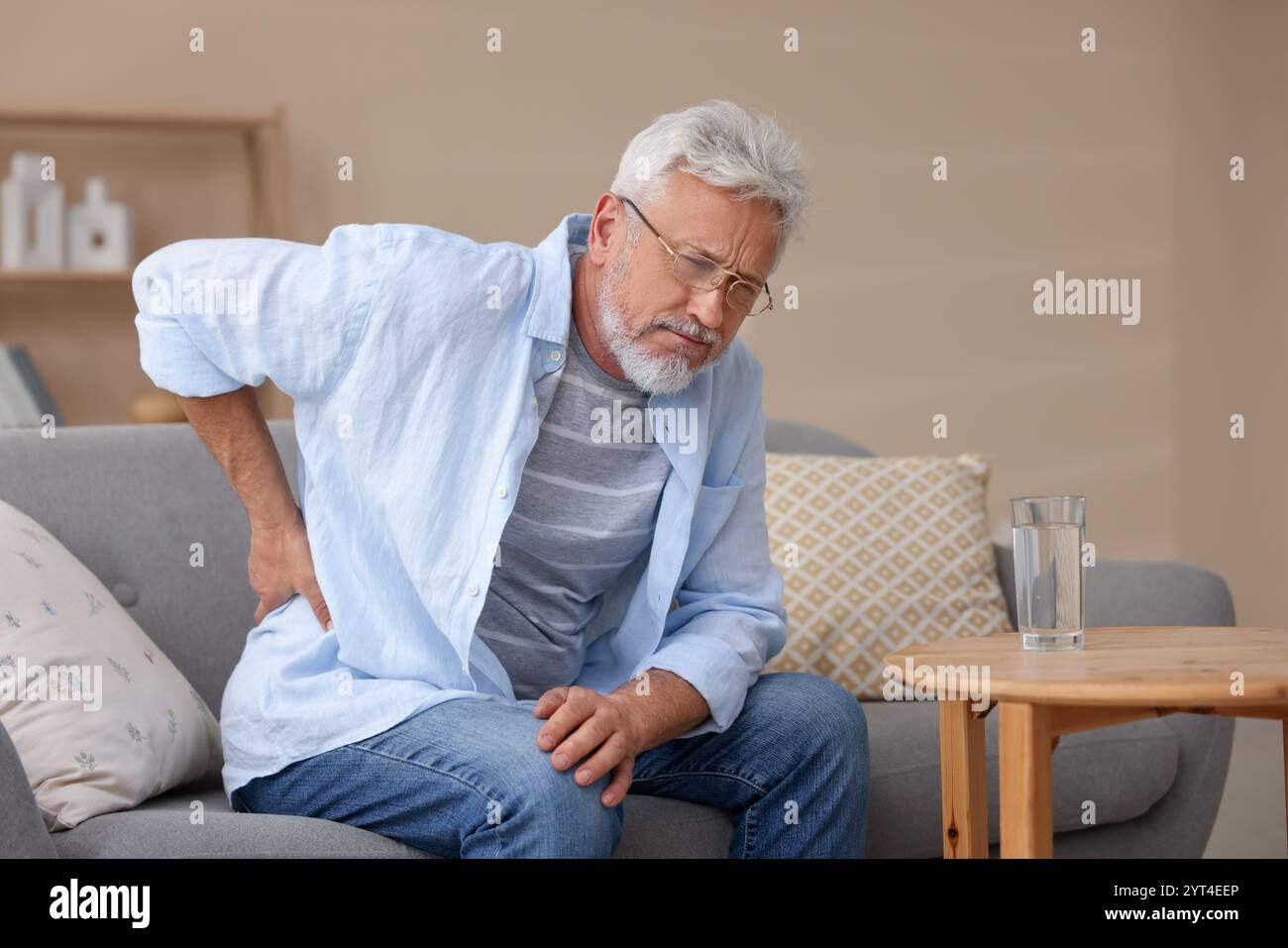 Old man suffering from knee hi-res stock photography and images - Alamy