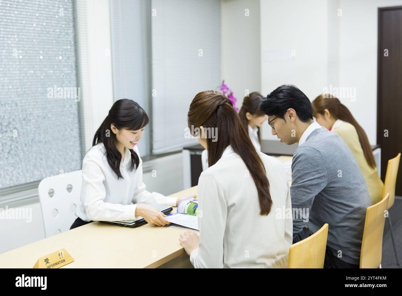 Customers at counter hi-res stock photography and images - Alamy