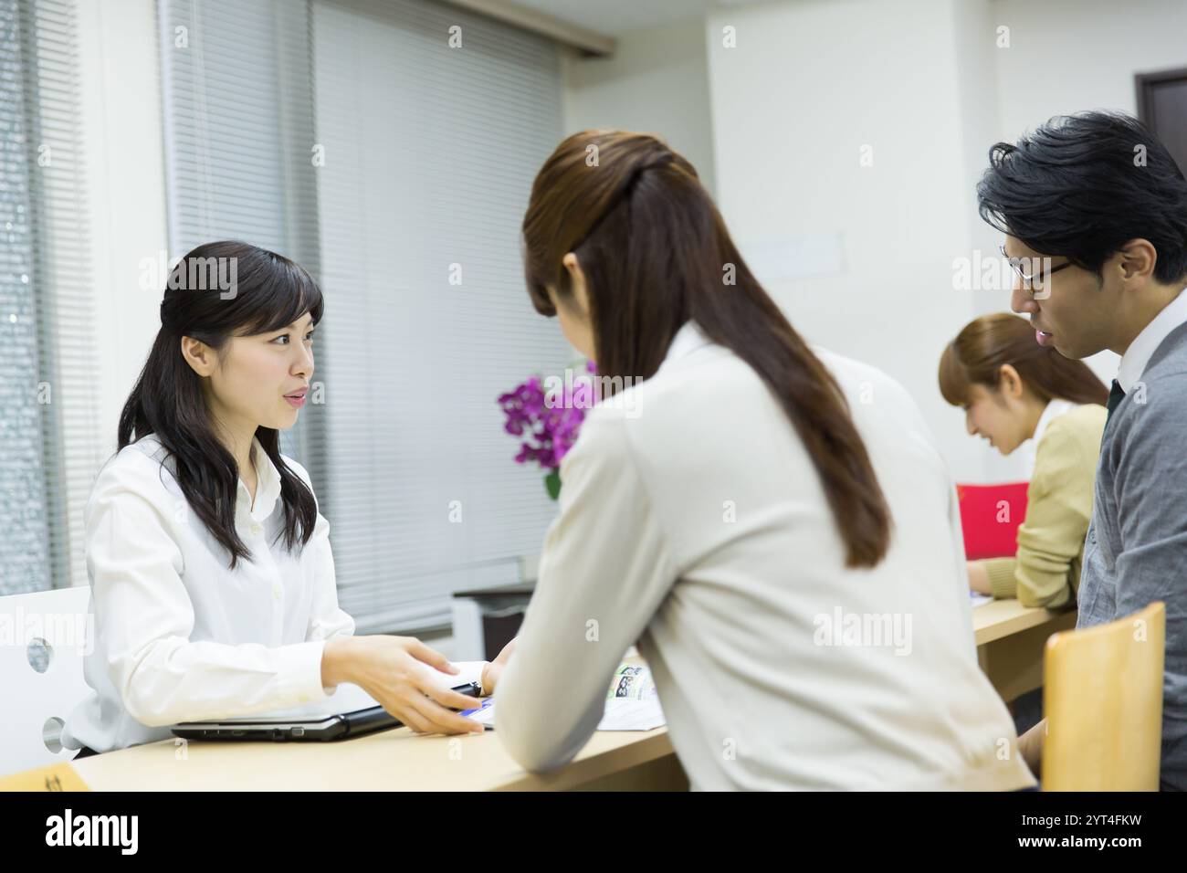 Customers at counter hi-res stock photography and images - Alamy