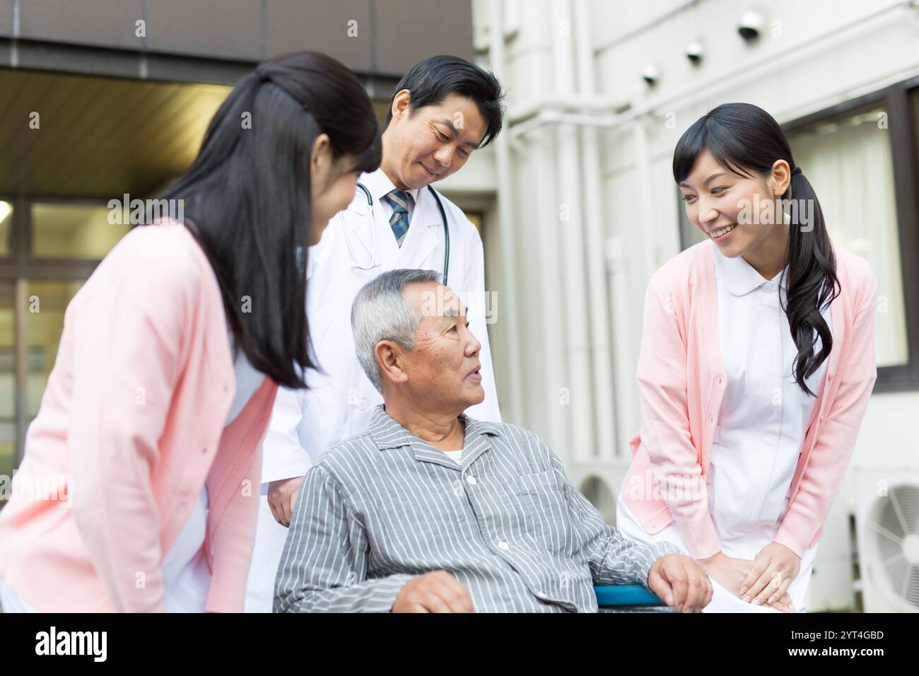 Discharge from hospital hi-res stock photography and images - Alamy