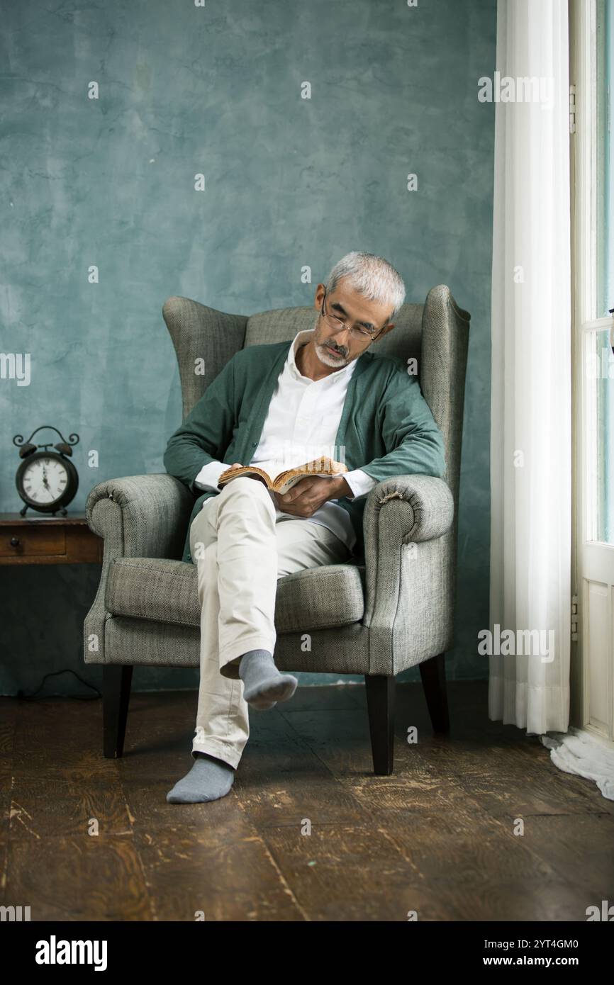 Man sleeping in chair hi-res stock photography and images - Alamy