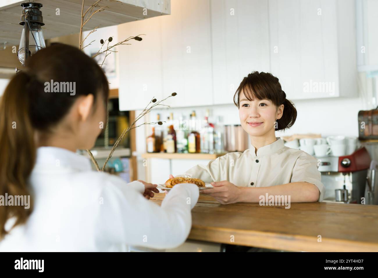 Japanese counter service hi-res stock photography and images - Alamy