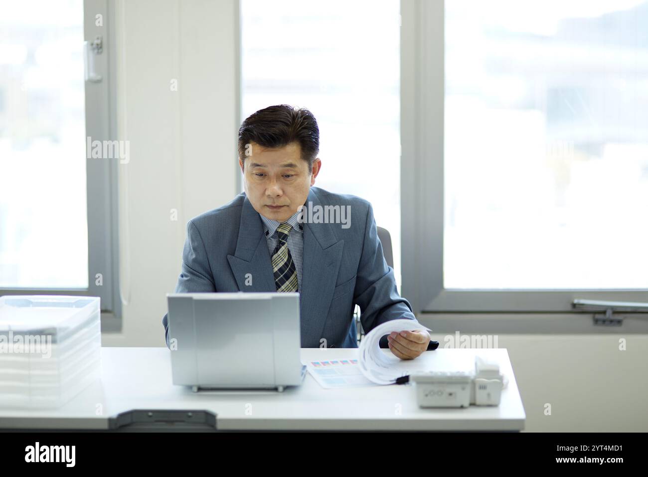 Executive at desk hi-res stock photography and images - Alamy