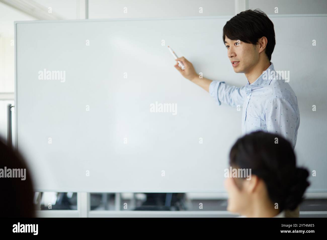 Classroom presentation whiteboard hi-res stock photography and images ...