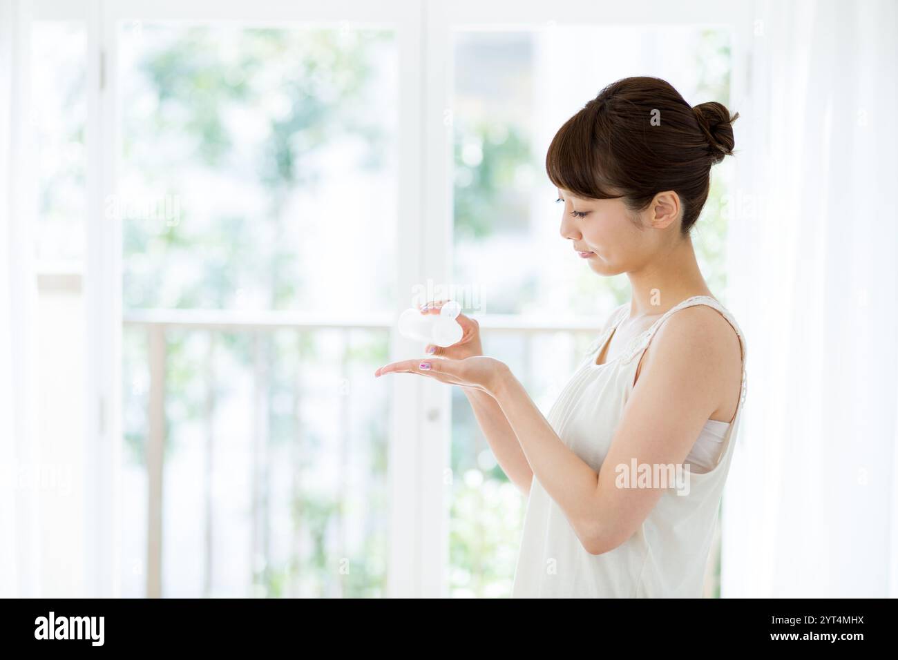 Lotion moisture hi-res stock photography and images - Alamy