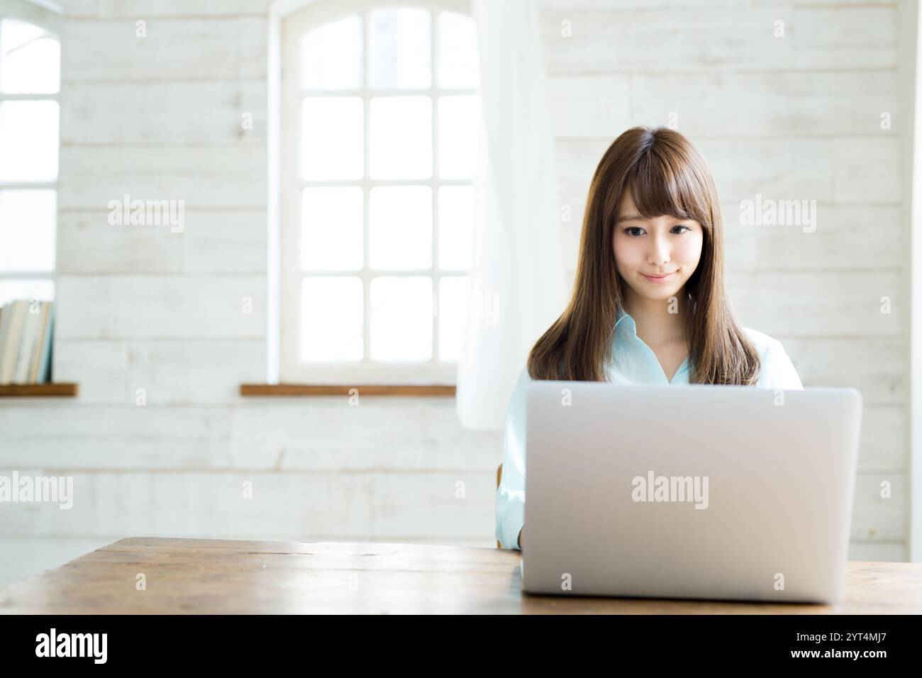 Women using laptops hi-res stock photography and images - Alamy