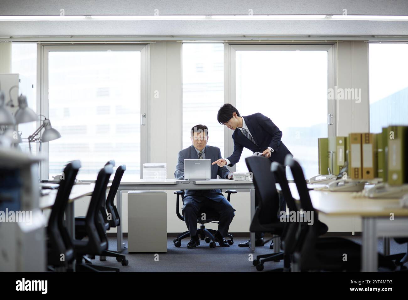 Businessmen sit desk in hi-res stock photography and images - Alamy
