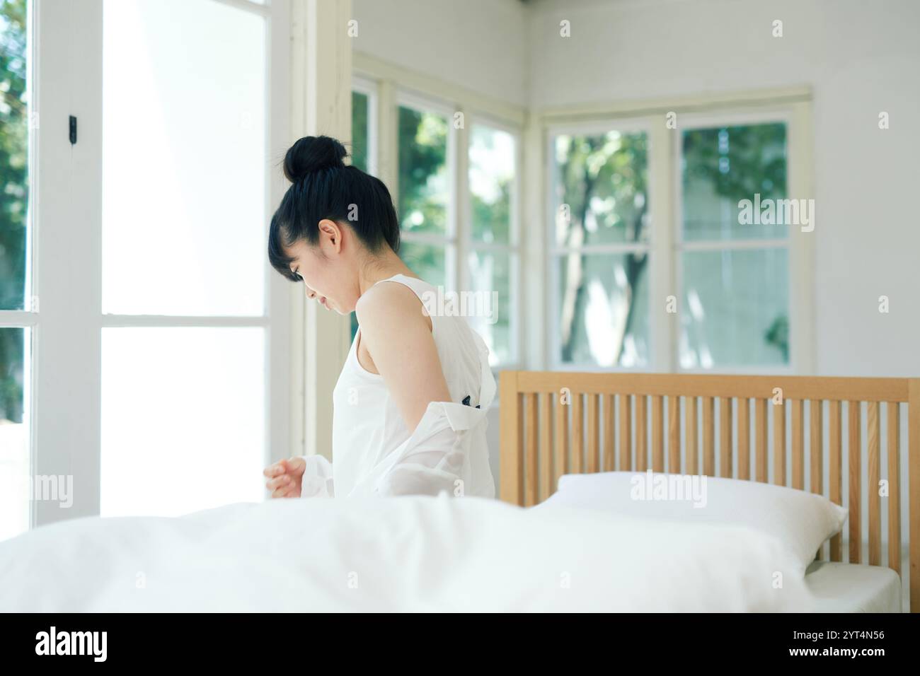 Woman changing clean bed hi-res stock photography and images - Alamy