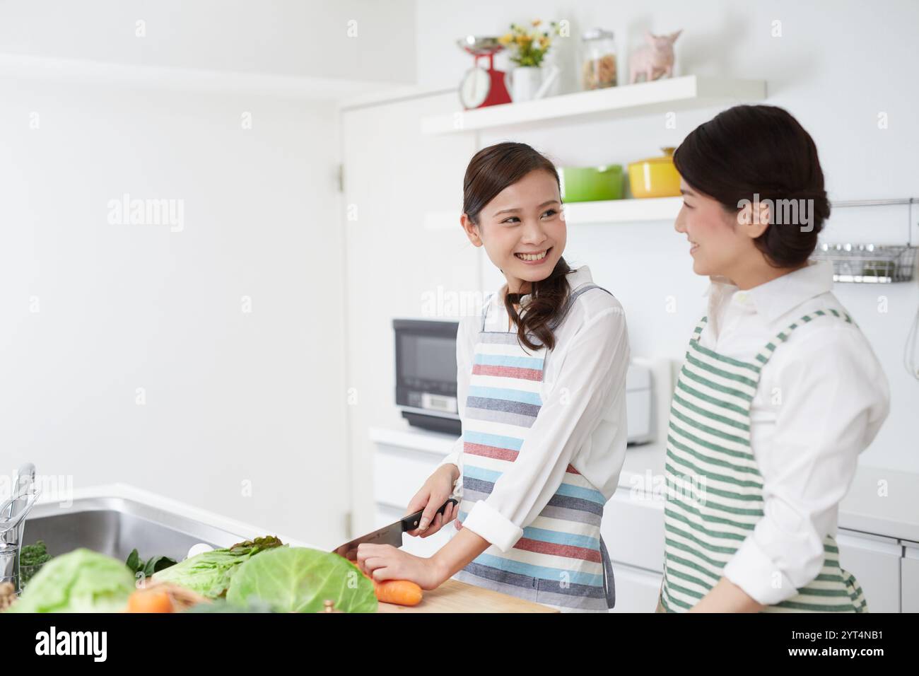 Two women at a cooking class Stock Photo - Alamy