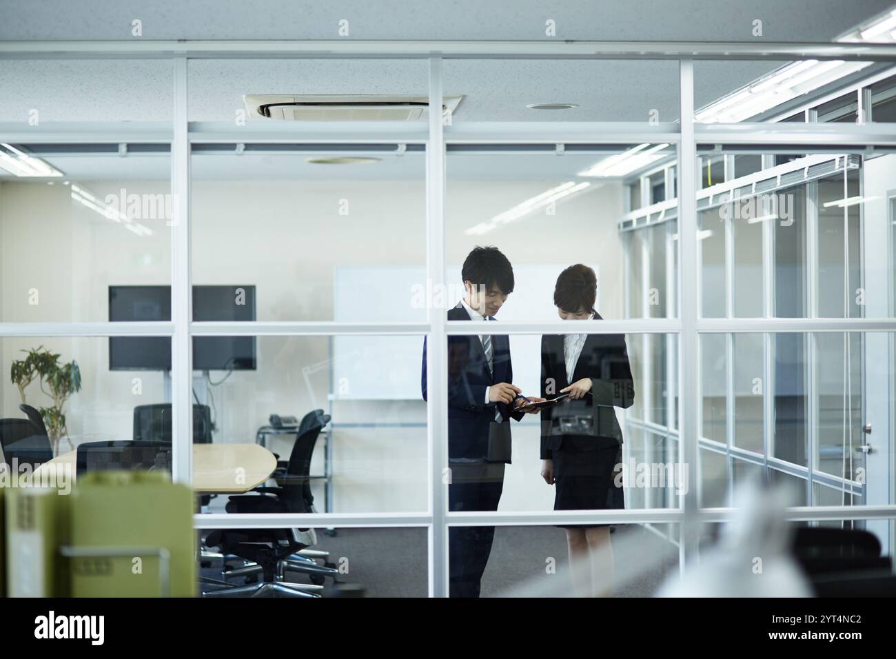 Boss and subordinate in office Stock Photo - Alamy