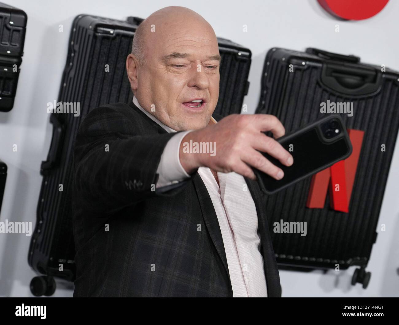 Los Angeles, USA. 05th Dec, 2024. Dean Norris arrives at Netflix's ...