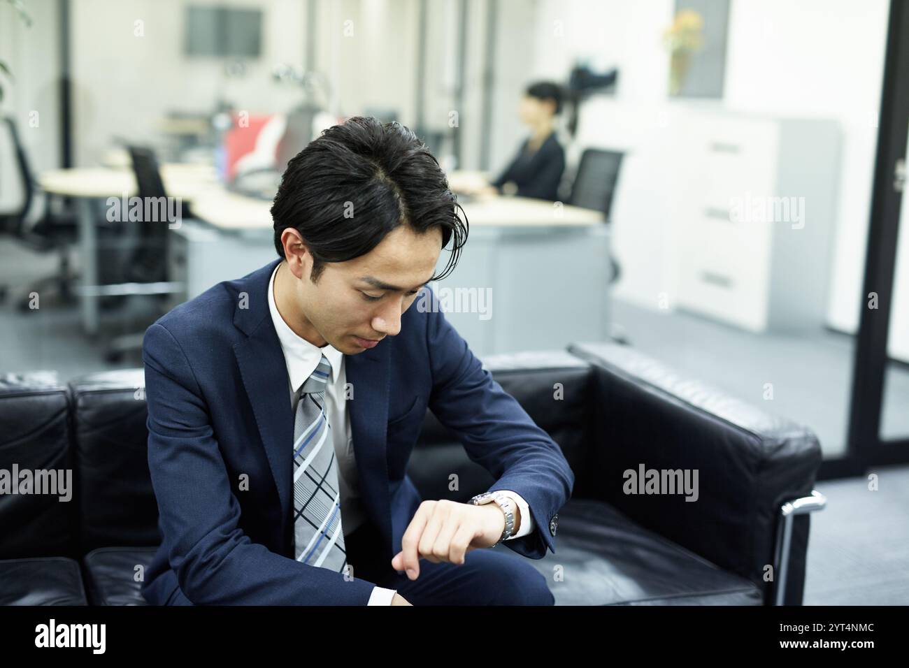 Two people looking at clock hi-res stock photography and images - Alamy