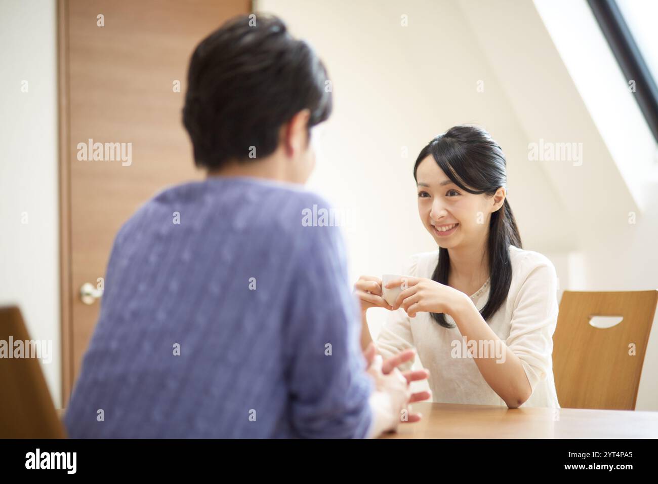 Couple talk table hi-res stock photography and images - Alamy