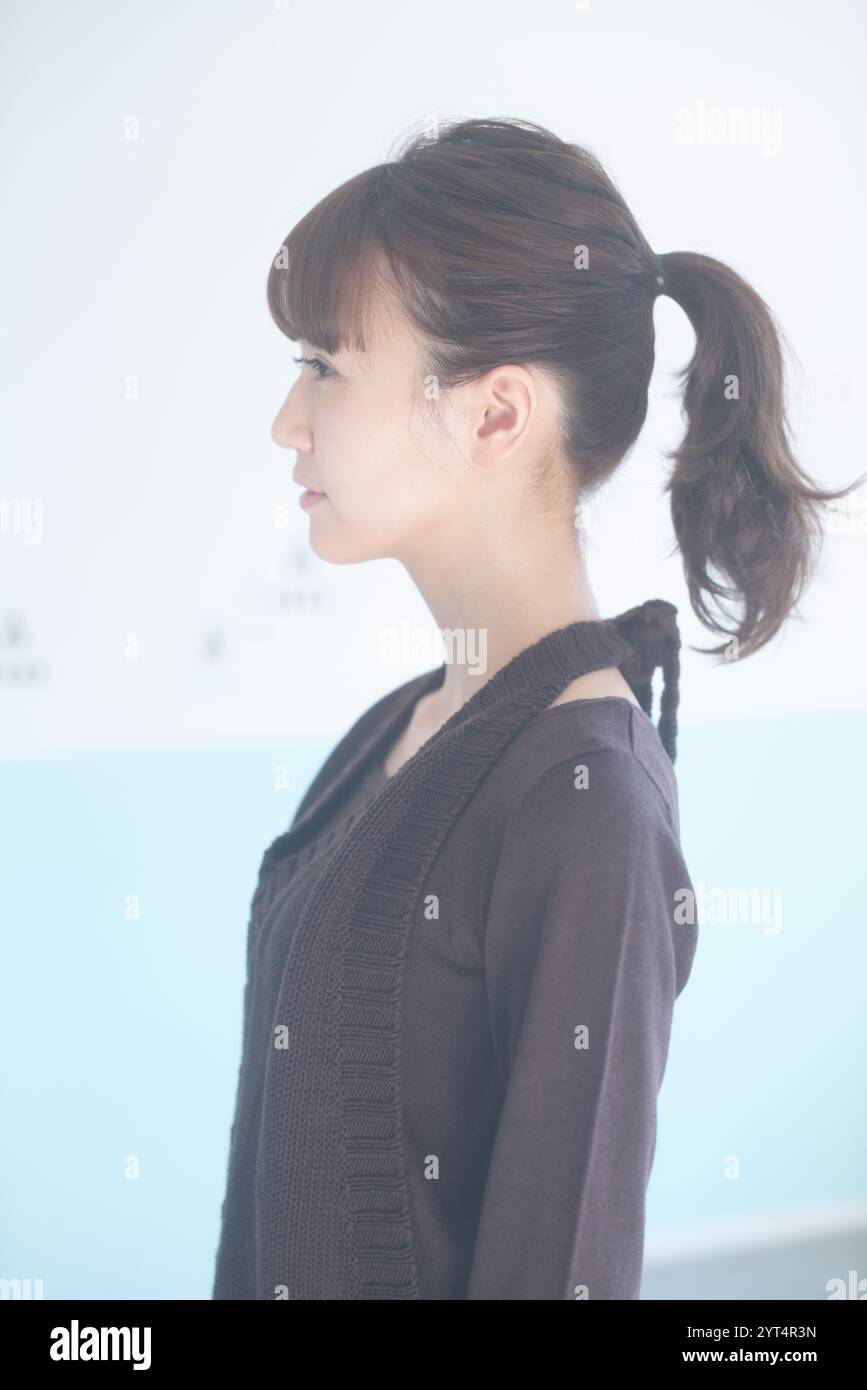 Woman facing sideways Stock Photo - Alamy