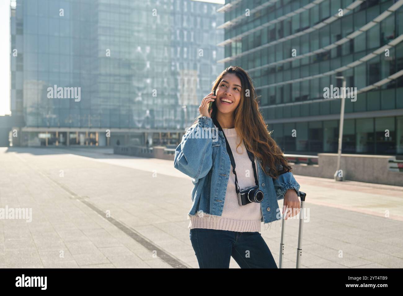 Smiling traveler hi-res stock photography and images - Alamy