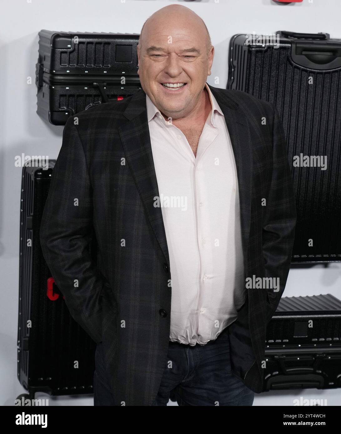 Los Angeles, USA. 05th Dec, 2024. Dean Norris arrives at Netflix's ...