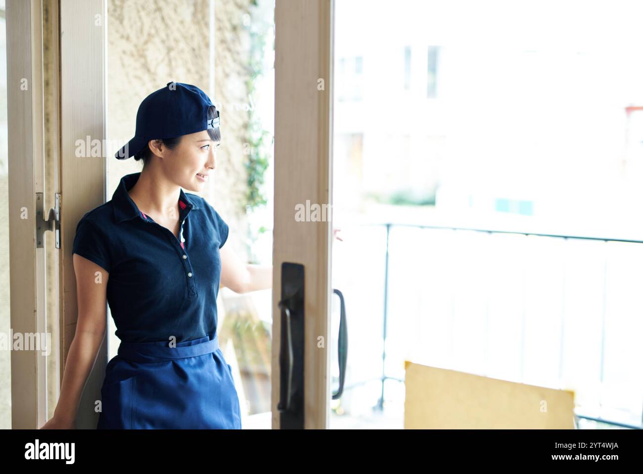 Café worker at work Stock Photo - Alamy