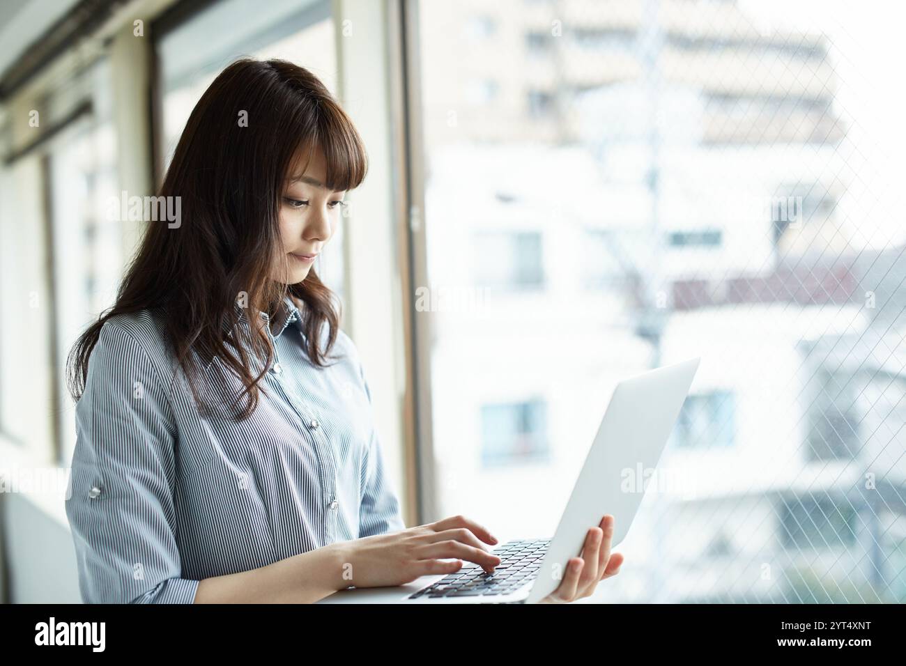 People who use computers hi-res stock photography and images - Alamy