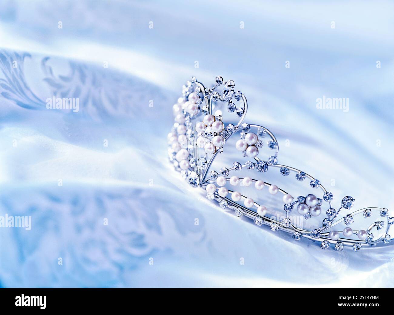 Pearl tiara hi-res stock photography and images - Alamy