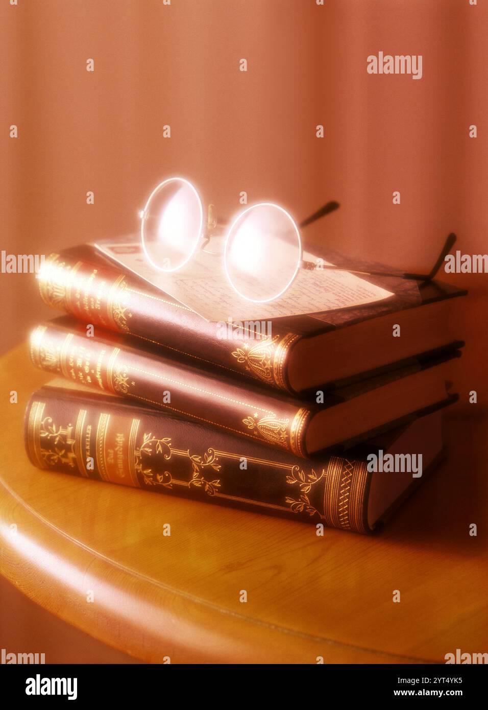 Books and eyeglasses hi-res stock photography and images - Alamy
