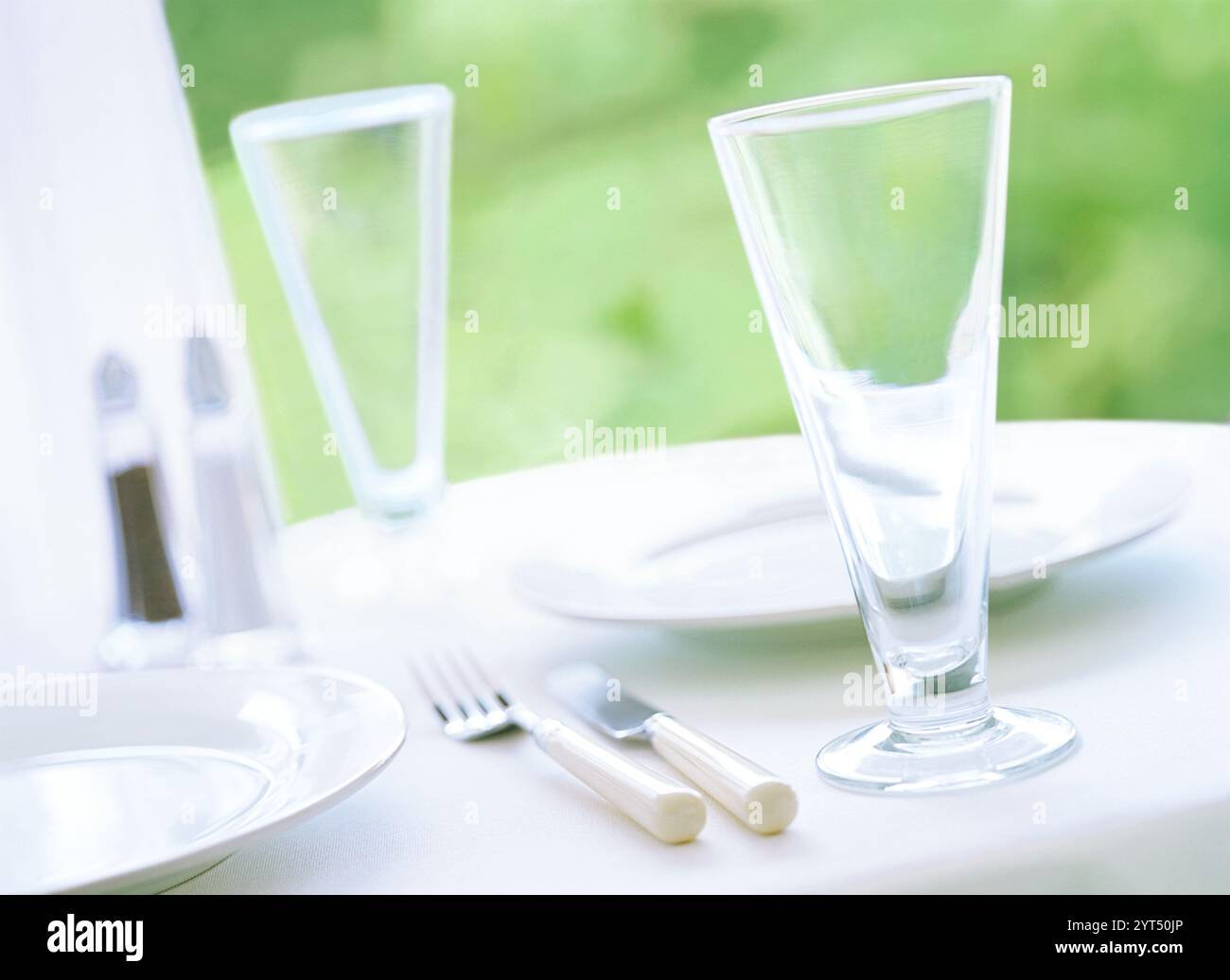 Simple table setting cutlery hi-res stock photography and images - Alamy
