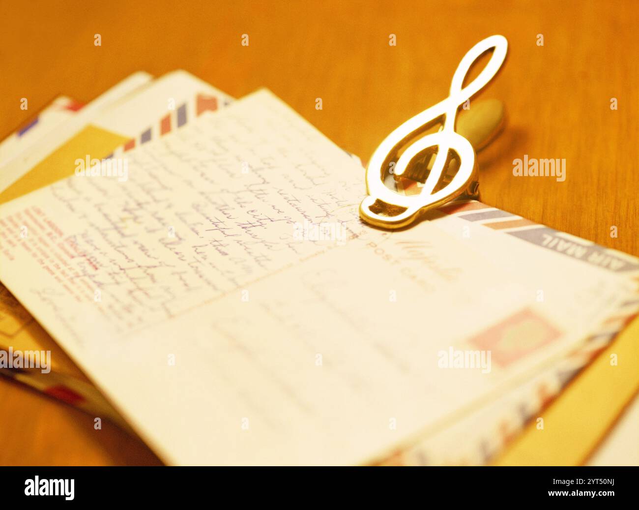 Airmail letters hi-res stock photography and images - Alamy