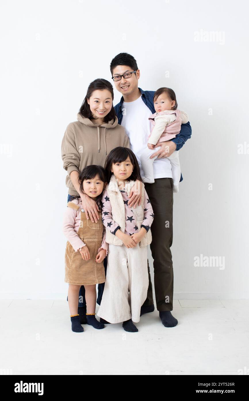 Smiling family of five Stock Photo - Alamy