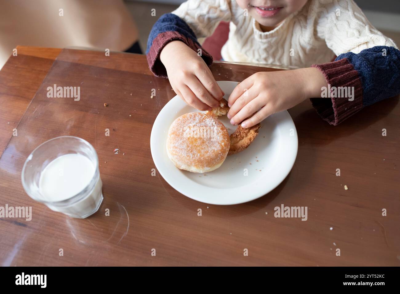 Boy eating snack Stock Photo - Alamy