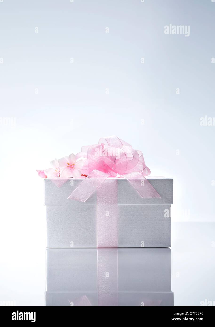 Pink ribbon gift box Stock Photo - Alamy