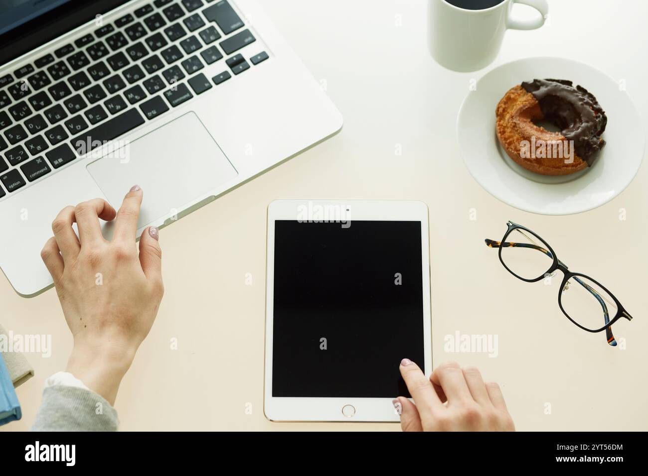 Hand keyboard pc computers hi-res stock photography and images - Alamy