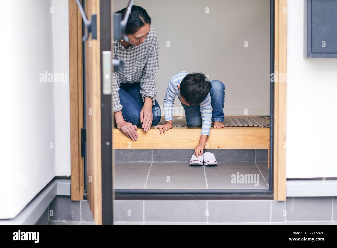 Good manners children help hi-res stock photography and images - Alamy