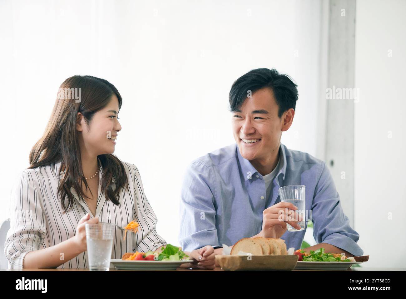Woman man eating delicious hi-res stock photography and images - Alamy