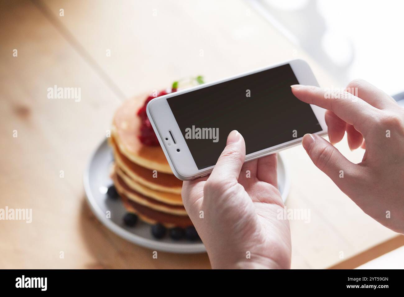 Person eating pancakes hi-res stock photography and images - Alamy