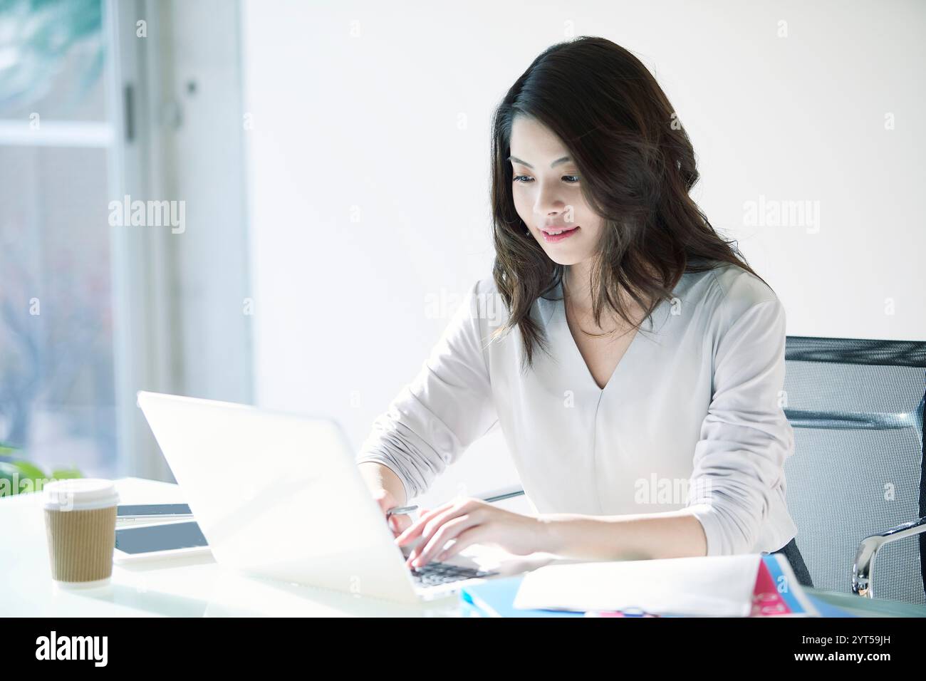 Woman women keyboard desk hi-res stock photography and images - Alamy