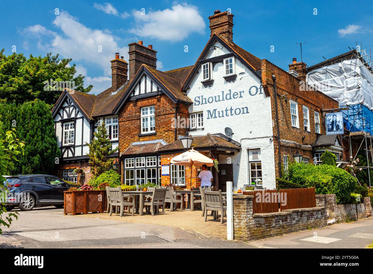 Exterior of the Shoulder of Mutton pub, Wendover, Buckinghamshire ...