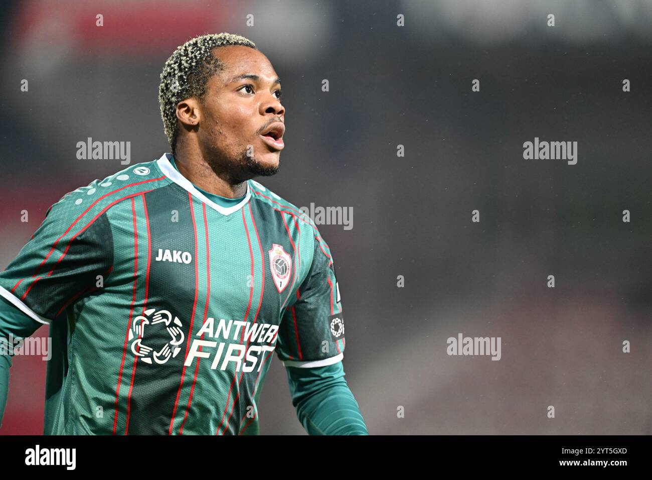 Kortrijk, Belgium. 04th Dec, 2024. Victor Udoh (19) of Antwerp pictured ...