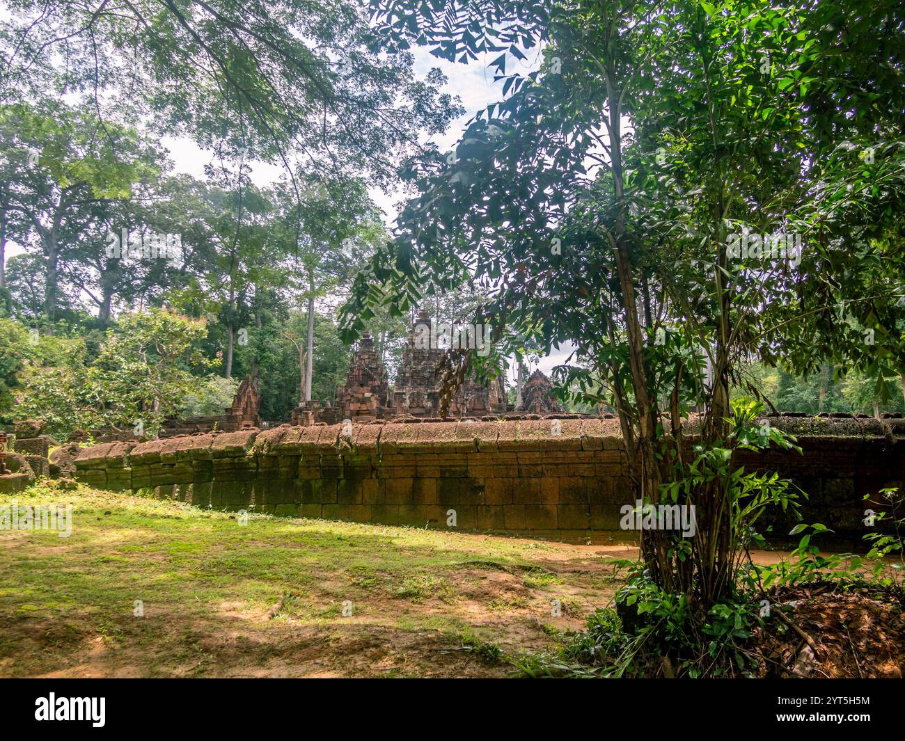 Details, sculptures and structures of the Banteay Sri temple in ...