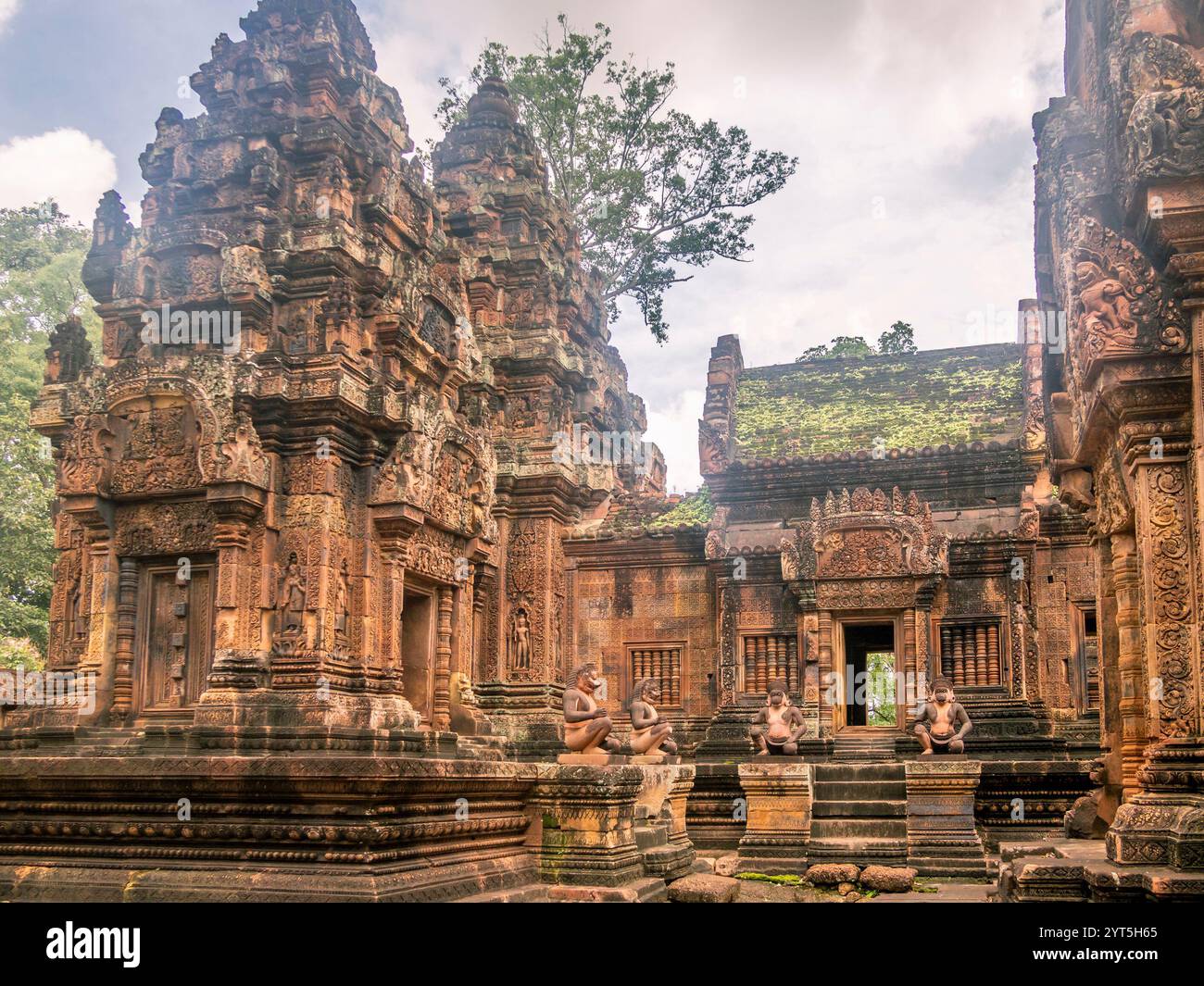 Details, sculptures and structures of the Banteay Sri temple in ...