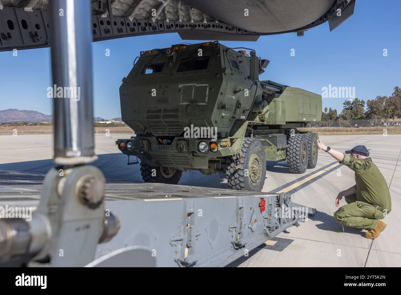 U.S. Marines with Alpha Battery, 1st Battalion, 11th Marine Regiment ...