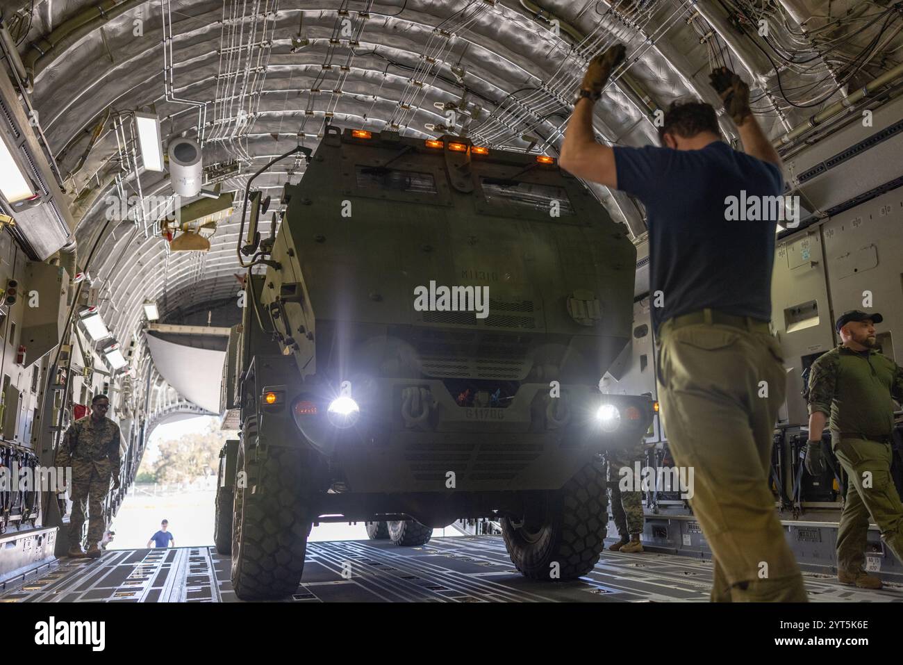 U.S. Marines with Alpha Battery, 1st Battalion, 11th Marine Regiment ...