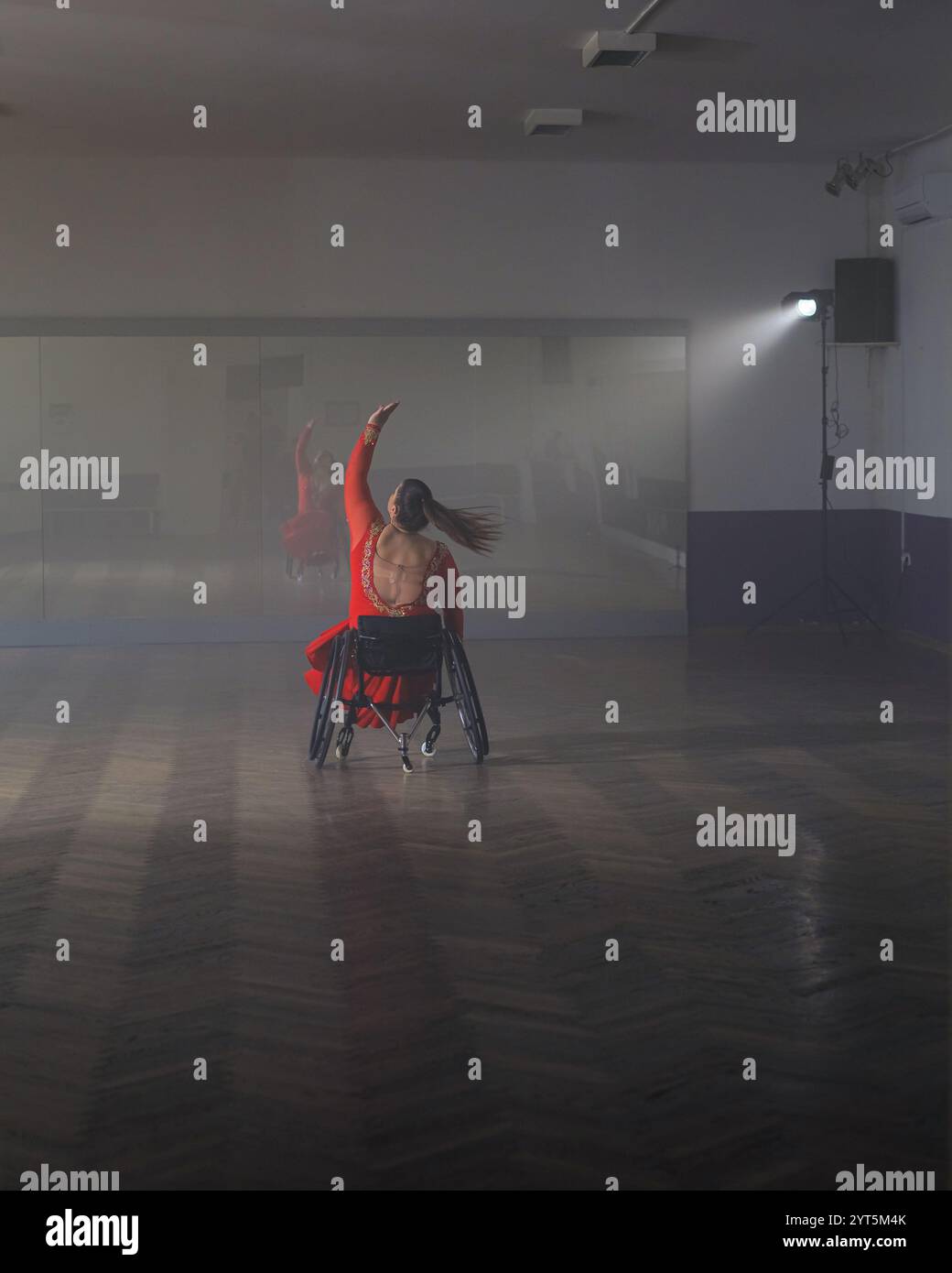 Wheelchair dance class hi-res stock photography and images - Alamy