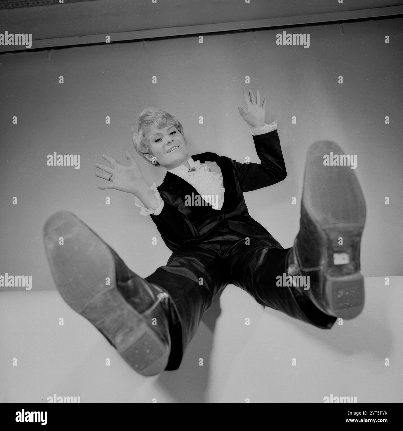 Ruth Brandin, deutsche Schlagerinterpretin und Sängerin, im Fotostudio ...