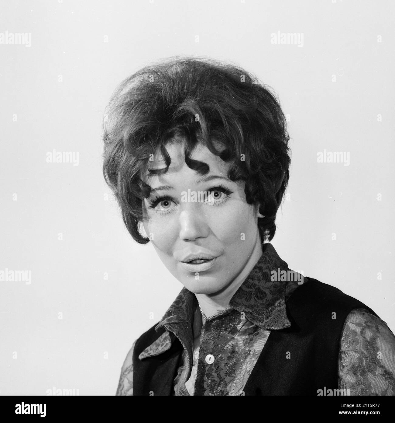 Die deutsche Schlagersängerin, Chansonsängerin und Rundfunkmoderatorin ...